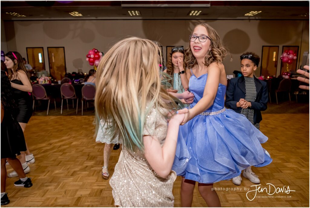 Shir Ami Newtown PA Top Mitzvah Photographer | Photography by Jen Davis